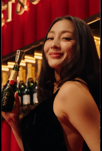 Lights, cameras, champagne. At the 83rd Golden Globes red carpet, Moët ...